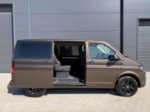 Brūns Volkswagen Multivan 2016 Klaipėda, ar dzinēja tilpumu 1.97 L un nobraukumu 254 tūkst. km par 19700 €, foto 6 vietnē AUTOMOTO.COM.LV