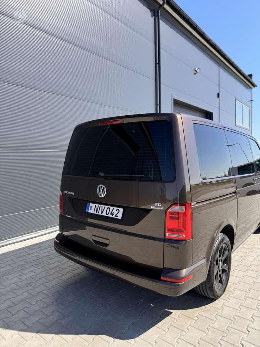 Brūns Volkswagen Multivan 2016 Klaipėda, ar dzinēja tilpumu 1.97 L un nobraukumu 254 tūkst. km par 19700 €, foto 8 vietnē AUTOMOTO.COM.LV