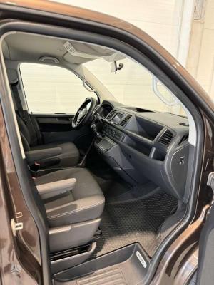 Brūns Volkswagen Multivan 2016 Klaipėda, ar dzinēja tilpumu 1.97 L un nobraukumu 254 tūkst. km par 19700 €, foto 20 vietnē AUTOMOTO.COM.LV