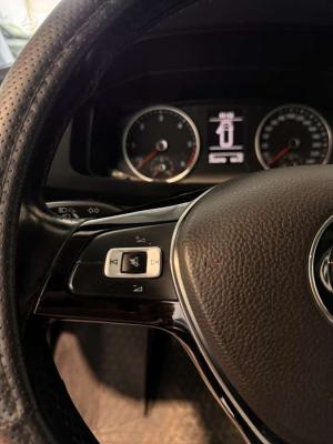 Brūns Volkswagen Multivan 2016 Klaipėda, ar dzinēja tilpumu 1.97 L un nobraukumu 254 tūkst. km par 19700 €, foto 25 vietnē AUTOMOTO.COM.LV