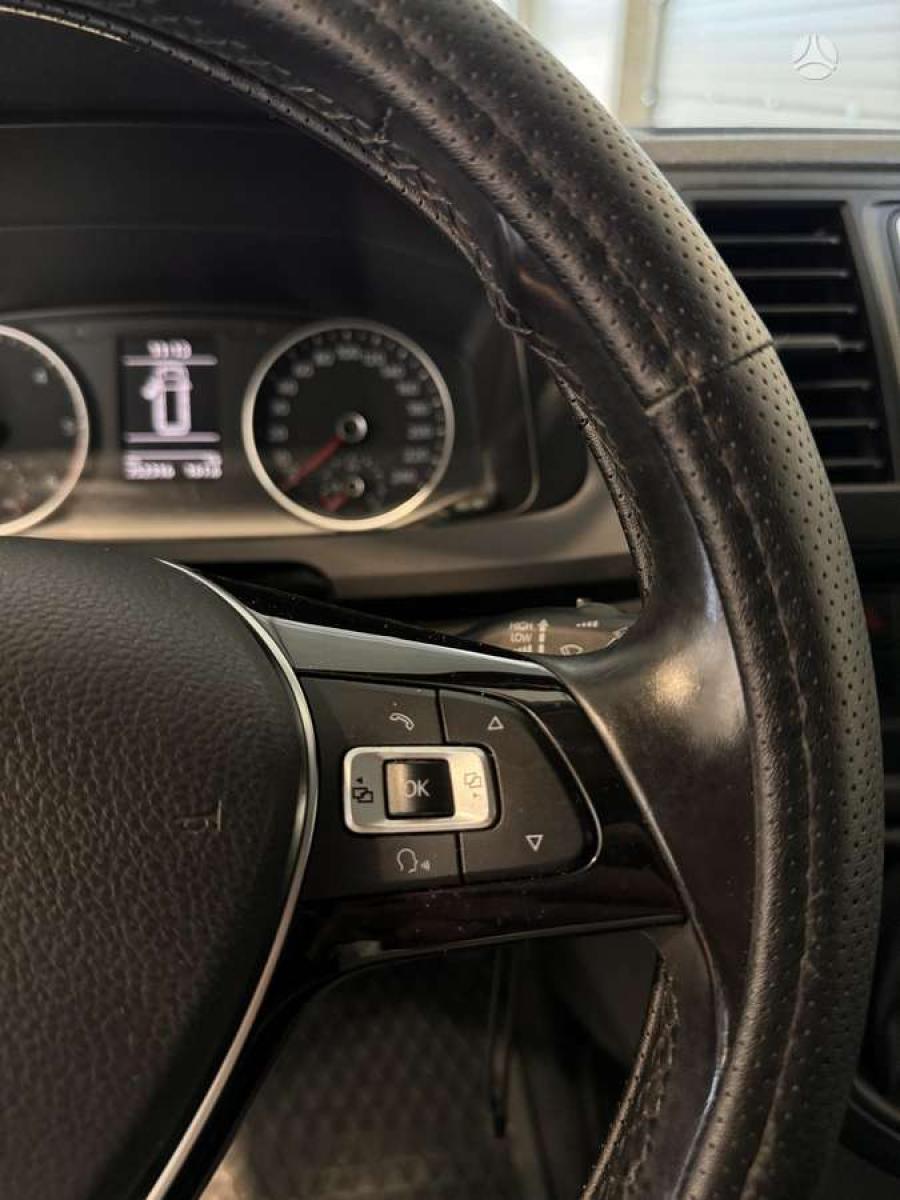 Brūns Volkswagen Multivan 2016 Klaipėda, ar dzinēja tilpumu 1.97 L un nobraukumu 254 tūkst. km par 19700 €, foto 26 vietnē AUTOMOTO.COM.LV