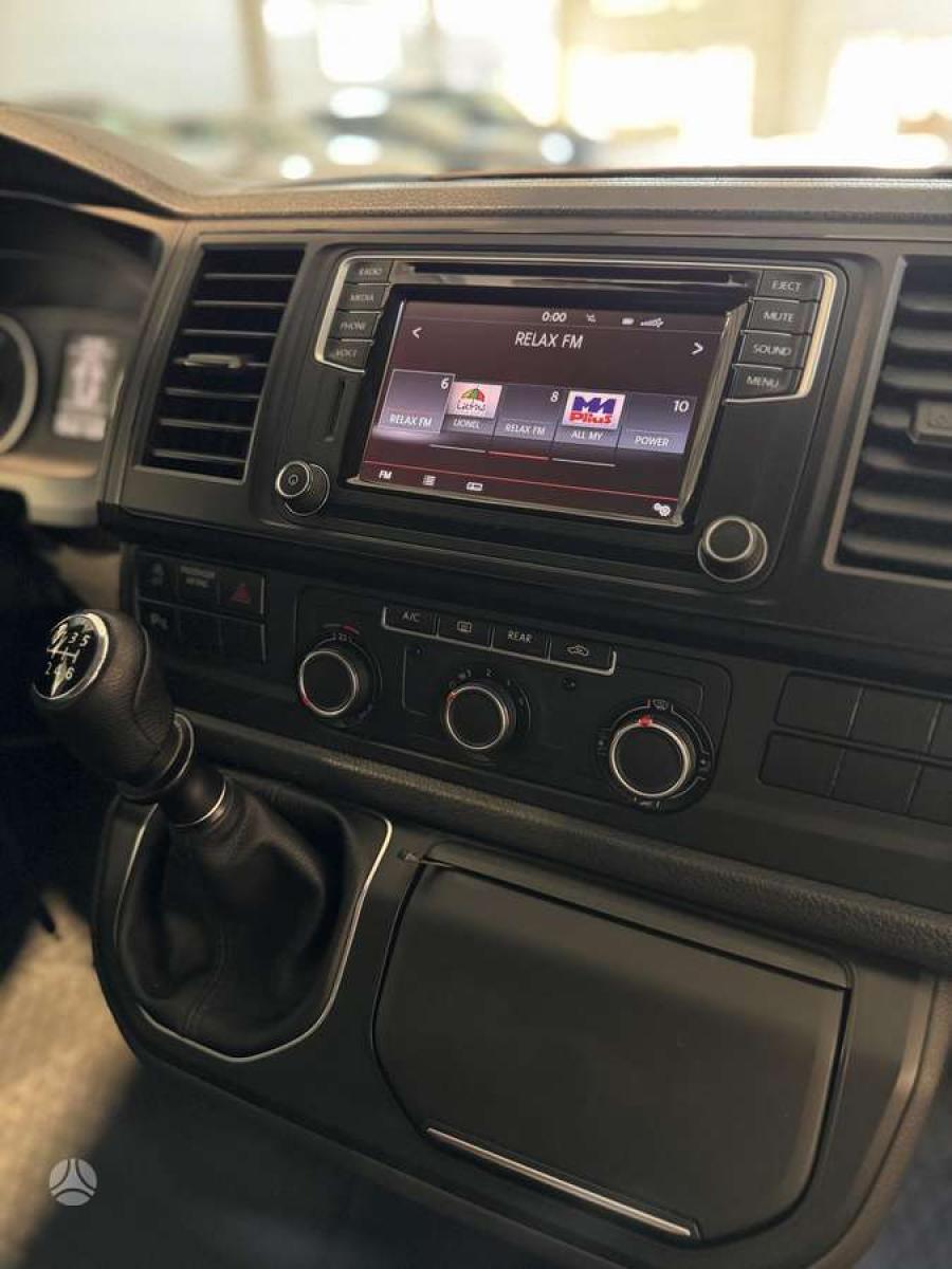 Brūns Volkswagen Multivan 2016 Klaipėda, ar dzinēja tilpumu 1.97 L un nobraukumu 254 tūkst. km par 19700 €, foto 29 vietnē AUTOMOTO.COM.LV