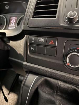 Brūns Volkswagen Multivan 2016 Klaipėda, ar dzinēja tilpumu 1.97 L un nobraukumu 254 tūkst. km par 19700 €, foto 30 vietnē AUTOMOTO.COM.LV