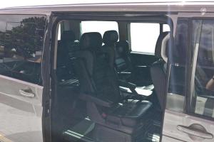 Brown Volkswagen Multivan 2017 in Klaipeda, with an engine capacity of 1.97 L and mileage of 297 thousand km for 22500 €, photo 10 on AUTOMOTO.COM.LV