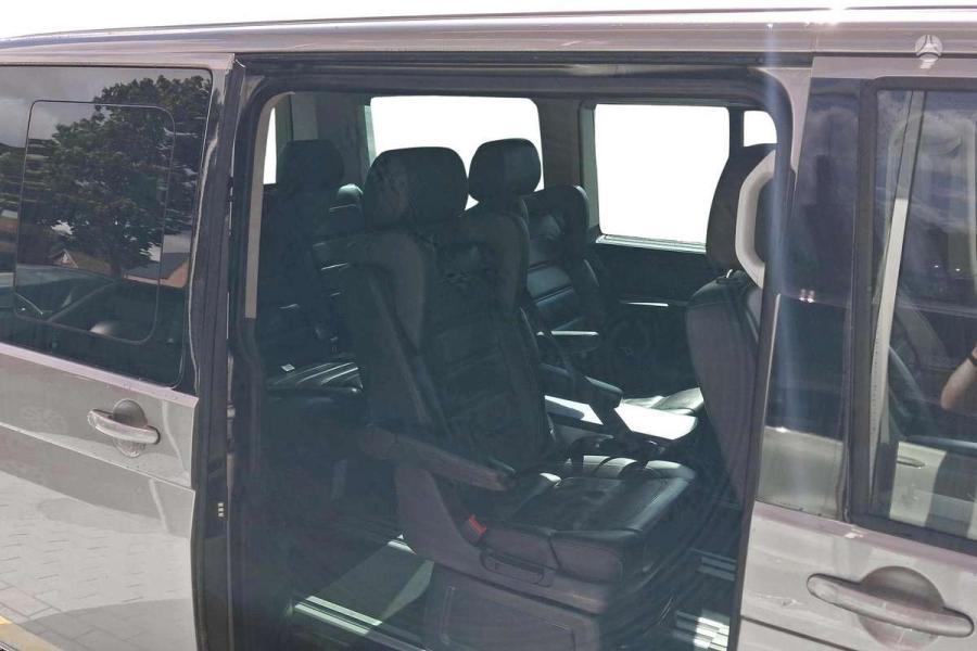 Brown Volkswagen Multivan 2017 in Klaipeda, with an engine capacity of 1.97 L and mileage of 297 thousand km for 22500 €, photo 10 on AUTOMOTO.COM.LV