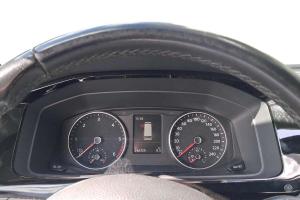 Brown Volkswagen Multivan 2017 in Klaipeda, with an engine capacity of 1.97 L and mileage of 297 thousand km for 22500 €, photo 13 on AUTOMOTO.COM.LV