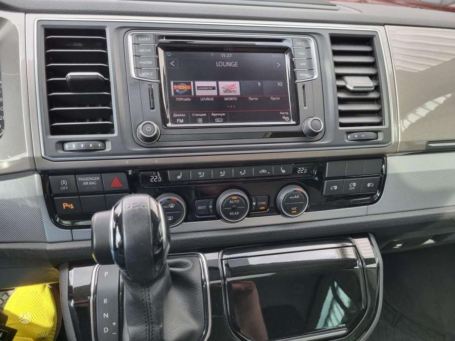 Brown Volkswagen Multivan 2019 in Riga, with an engine capacity of 1.97 L and mileage of 167 thousand km for 27900 €, photo 14 on AUTOMOTO.COM.LV