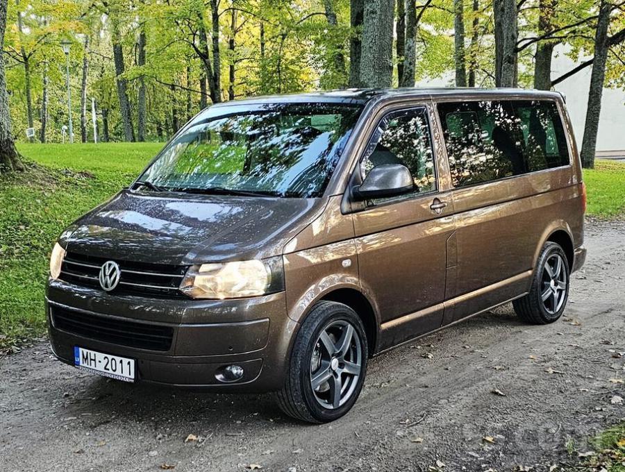 Brūns Volkswagen Multivan 2010 Ogre, ar dzinēja tilpumu 2.00 L un nobraukumu 400 tūkst. km par 11000 €, foto 1 vietnē AUTOMOTO.COM.LV