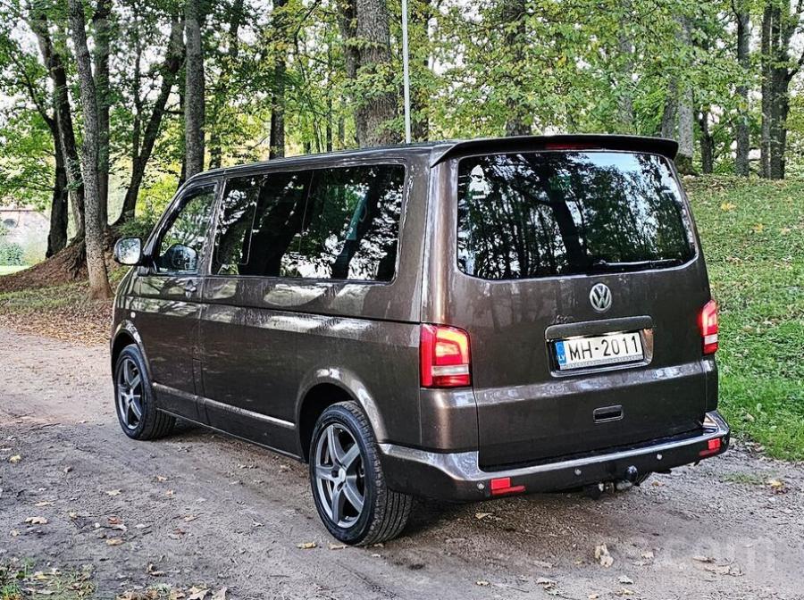 Brūns Volkswagen Multivan 2010 Ogre, ar dzinēja tilpumu 2.00 L un nobraukumu 400 tūkst. km par 11000 €, foto 5 vietnē AUTOMOTO.COM.LV