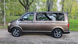 Brūns Volkswagen Multivan 2010 Ogre, ar dzinēja tilpumu 2.00 L un nobraukumu 400 tūkst. km par 11000 €, foto 6 vietnē AUTOMOTO.COM.LV