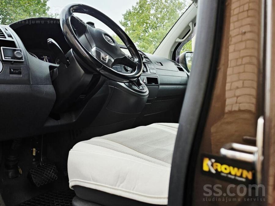 Brūns Volkswagen Multivan 2010 Ogre, ar dzinēja tilpumu 2.00 L un nobraukumu 400 tūkst. km par 11000 €, foto 15 vietnē AUTOMOTO.COM.LV