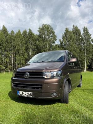 Brūns Volkswagen Multivan 2010 Ogre, ar dzinēja tilpumu 2.00 L un nobraukumu 230 tūkst. km par 12500 €, foto  vietnē AUTOMOTO.COM.LV