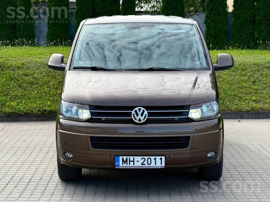 Brūns Volkswagen Multivan 2010 Rīga, ar dzinēja tilpumu 2.00 L un nobraukumu 409 tūkst. km par 13700 €, foto 3 vietnē AUTOMOTO.COM.LV