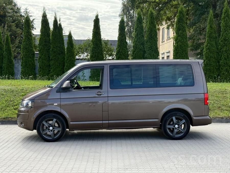 Brūns Volkswagen Multivan 2010 Rīga, ar dzinēja tilpumu 2.00 L un nobraukumu 409 tūkst. km par 13700 €, foto 7 vietnē AUTOMOTO.COM.LV