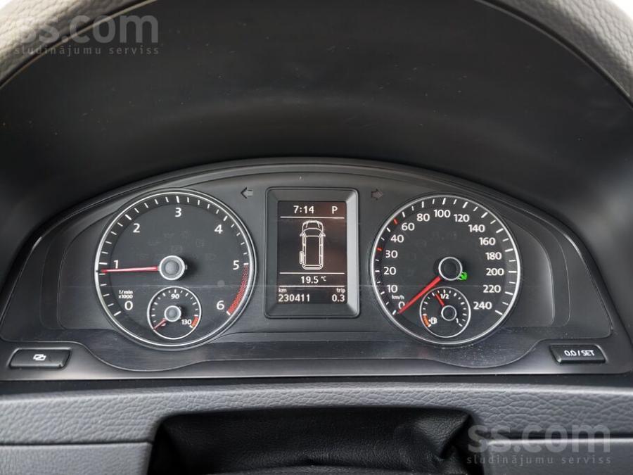 Brown Volkswagen Multivan 2010 in Riga, with an engine capacity of 2.00 L and mileage of 230 thousand km for 11900 €, photo 13 on AUTOMOTO.COM.LV