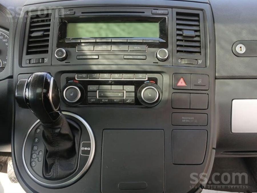 Brūns Volkswagen Multivan 2010 Rīga, ar dzinēja tilpumu 2.00 L un nobraukumu 265 tūkst. km par 11890 €, foto 14 vietnē AUTOMOTO.COM.LV