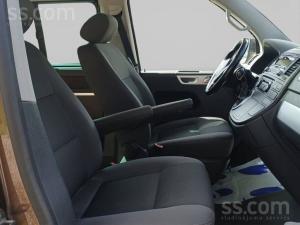 Brūns Volkswagen Multivan 2010 Rīga, ar dzinēja tilpumu 2.00 L un nobraukumu 265 tūkst. km par 11890 €, foto 17 vietnē AUTOMOTO.COM.LV