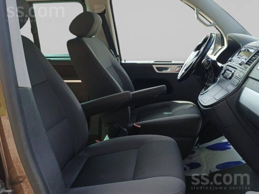 Brūns Volkswagen Multivan 2010 Rīga, ar dzinēja tilpumu 2.00 L un nobraukumu 265 tūkst. km par 11890 €, foto 17 vietnē AUTOMOTO.COM.LV
