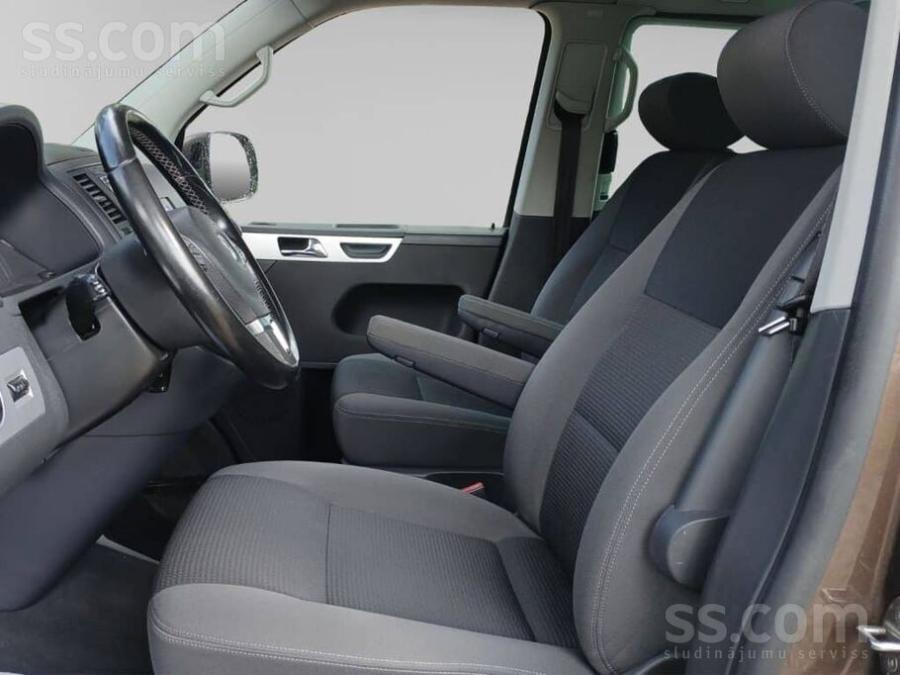 Brūns Volkswagen Multivan 2010 Rīga, ar dzinēja tilpumu 2.00 L un nobraukumu 265 tūkst. km par 11890 €, foto 18 vietnē AUTOMOTO.COM.LV