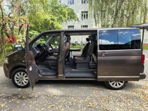 Brūns Volkswagen Multivan 2010 Rīga, ar dzinēja tilpumu 2.00 L un nobraukumu 232 tūkst. km par 14500 €, foto 6 vietnē AUTOMOTO.COM.LV