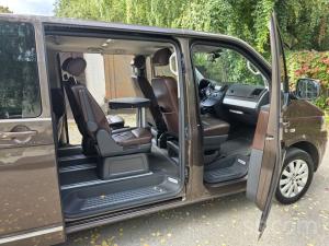 Brūns Volkswagen Multivan 2010 Rīga, ar dzinēja tilpumu 2.00 L un nobraukumu 232 tūkst. km par 14500 €, foto 7 vietnē AUTOMOTO.COM.LV