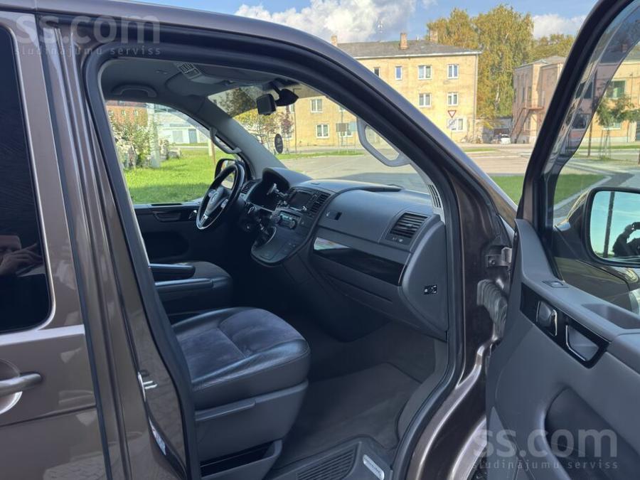 Brūns Volkswagen Multivan 2011 Rēzekne, ar dzinēja tilpumu 2.00 L un nobraukumu 223 tūkst. km par 20000 €, foto 12 vietnē AUTOMOTO.COM.LV