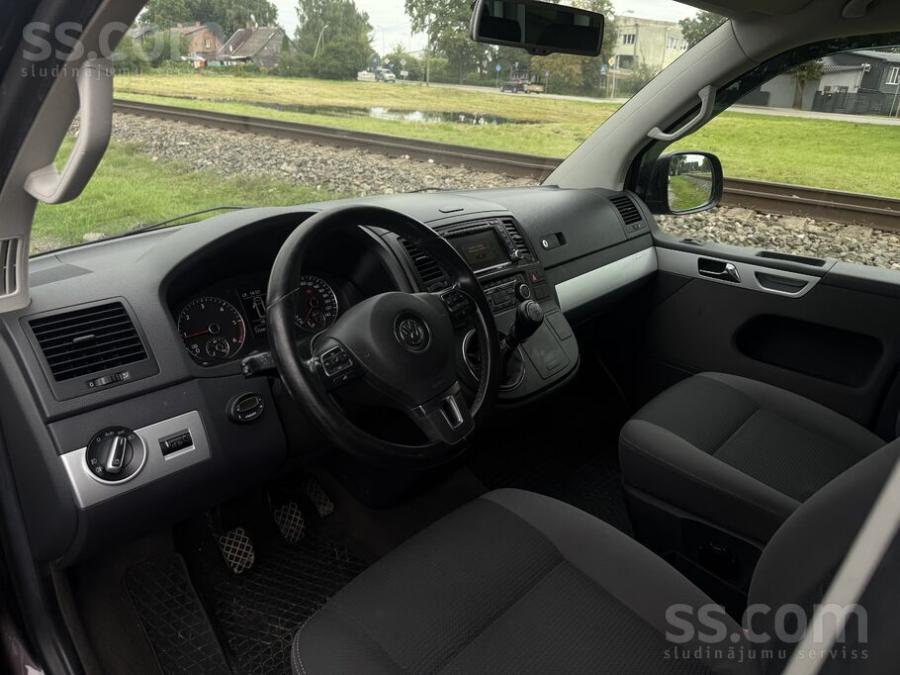 Brūns Volkswagen Multivan 2011 Jelgava, ar dzinēja tilpumu 2.00 L un nobraukumu 275 tūkst. km par 13500 €, foto 16 vietnē AUTOMOTO.COM.LV