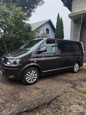 Brūns Volkswagen Multivan 2011 Vievis, ar dzinēja tilpumu 2.00 L un nobraukumu 381 tūkst. km par 16000 €, foto 3 vietnē AUTOMOTO.COM.LV
