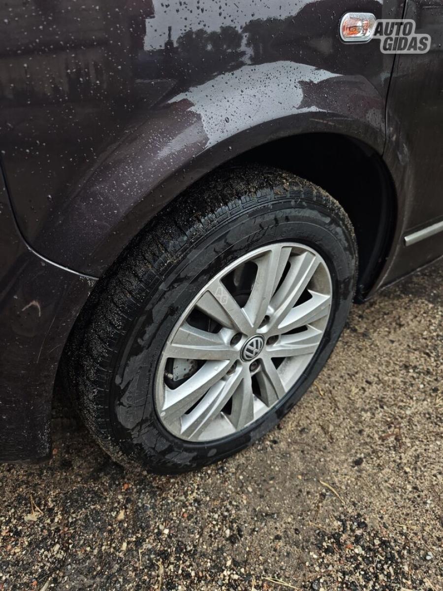 Brūns Volkswagen Multivan 2011 Vievis, ar dzinēja tilpumu 2.00 L un nobraukumu 381 tūkst. km par 16000 €, foto 4 vietnē AUTOMOTO.COM.LV