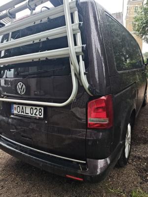 Brūns Volkswagen Multivan 2011 Vievis, ar dzinēja tilpumu 2.00 L un nobraukumu 381 tūkst. km par 16000 €, foto 5 vietnē AUTOMOTO.COM.LV