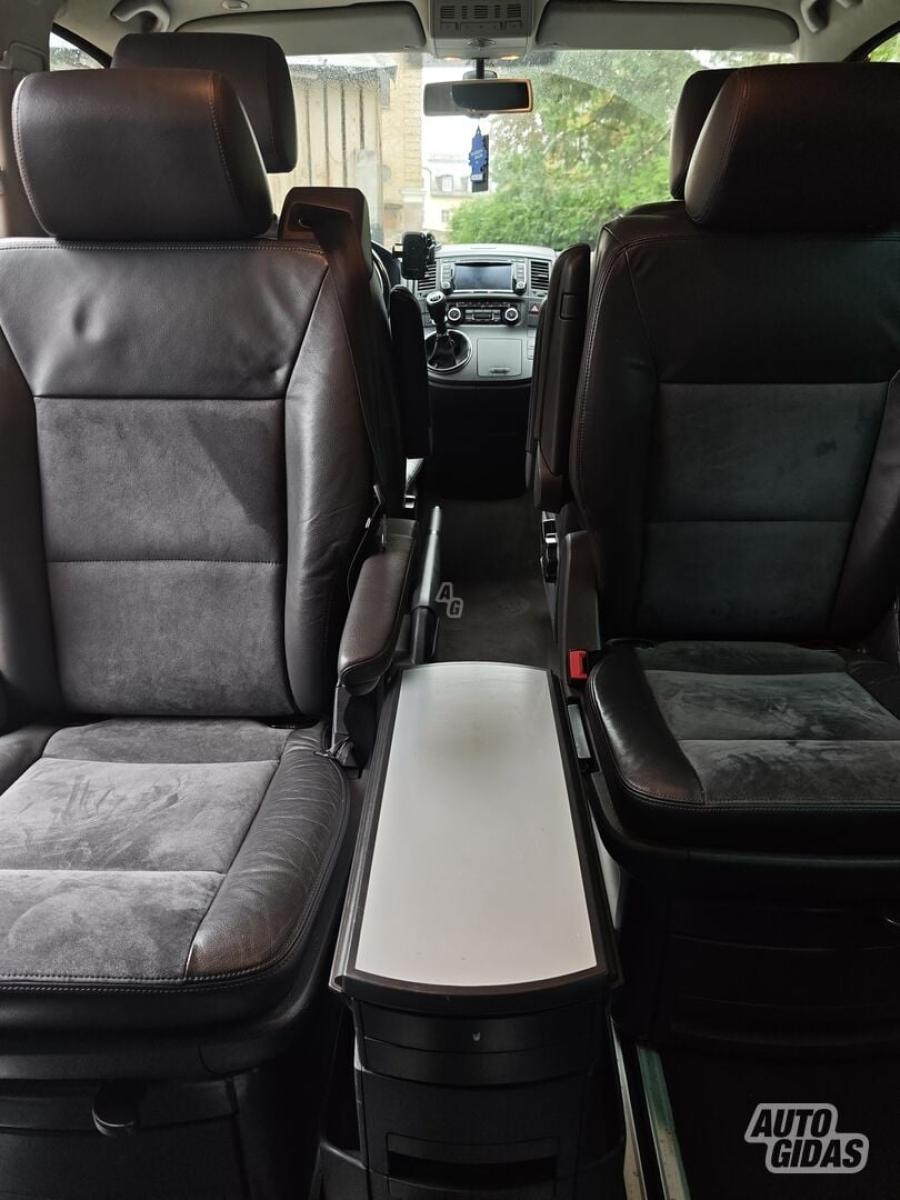 Brūns Volkswagen Multivan 2011 Vievis, ar dzinēja tilpumu 2.00 L un nobraukumu 381 tūkst. km par 16000 €, foto 9 vietnē AUTOMOTO.COM.LV