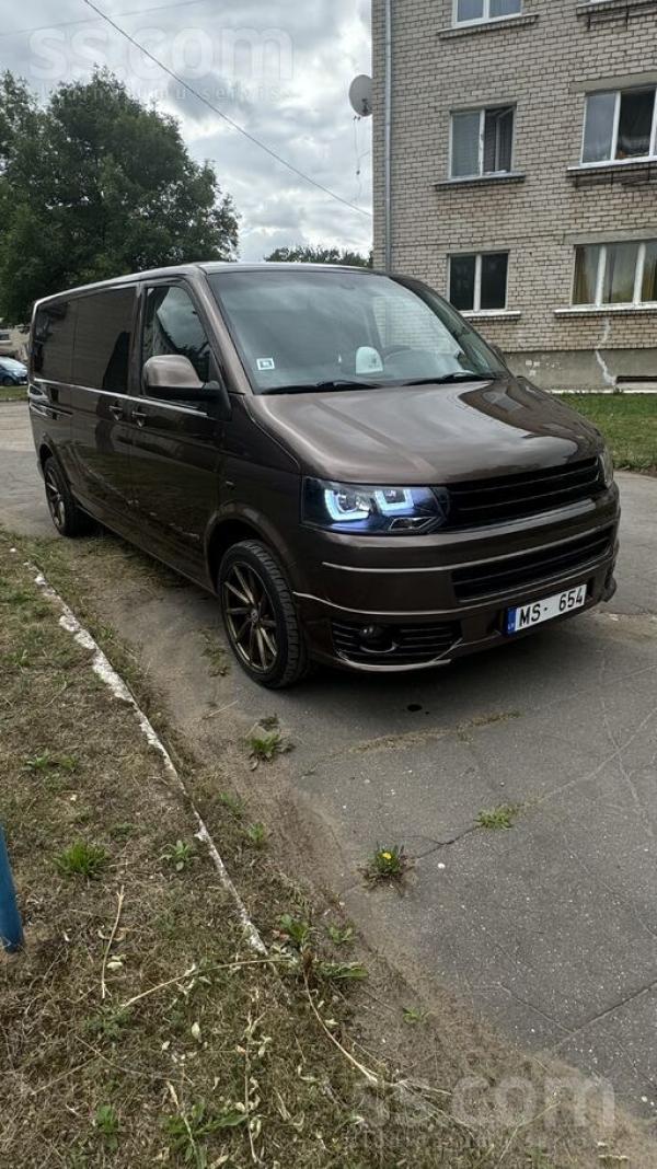 Brown Volkswagen Multivan 2012 in Daugavpils, with an engine capacity of 2.00 L and mileage of 0 thousand km for 20000 €, photo 2 on AUTOMOTO.COM.LV
