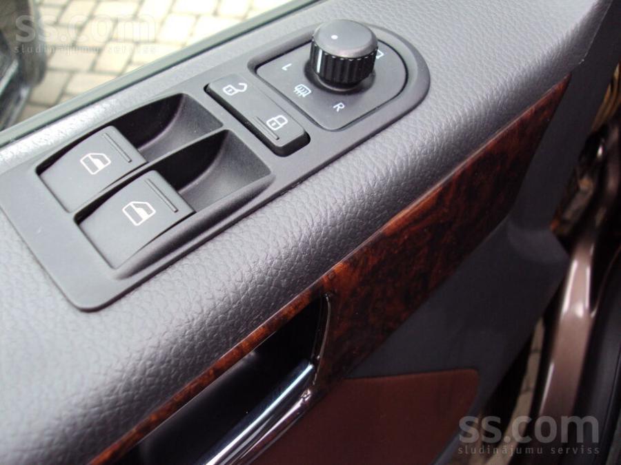 Brūns Volkswagen Multivan 2012 Rīga, ar dzinēja tilpumu 2.00 L un nobraukumu 200 tūkst. km par 19000 €, foto 15 vietnē AUTOMOTO.COM.LV