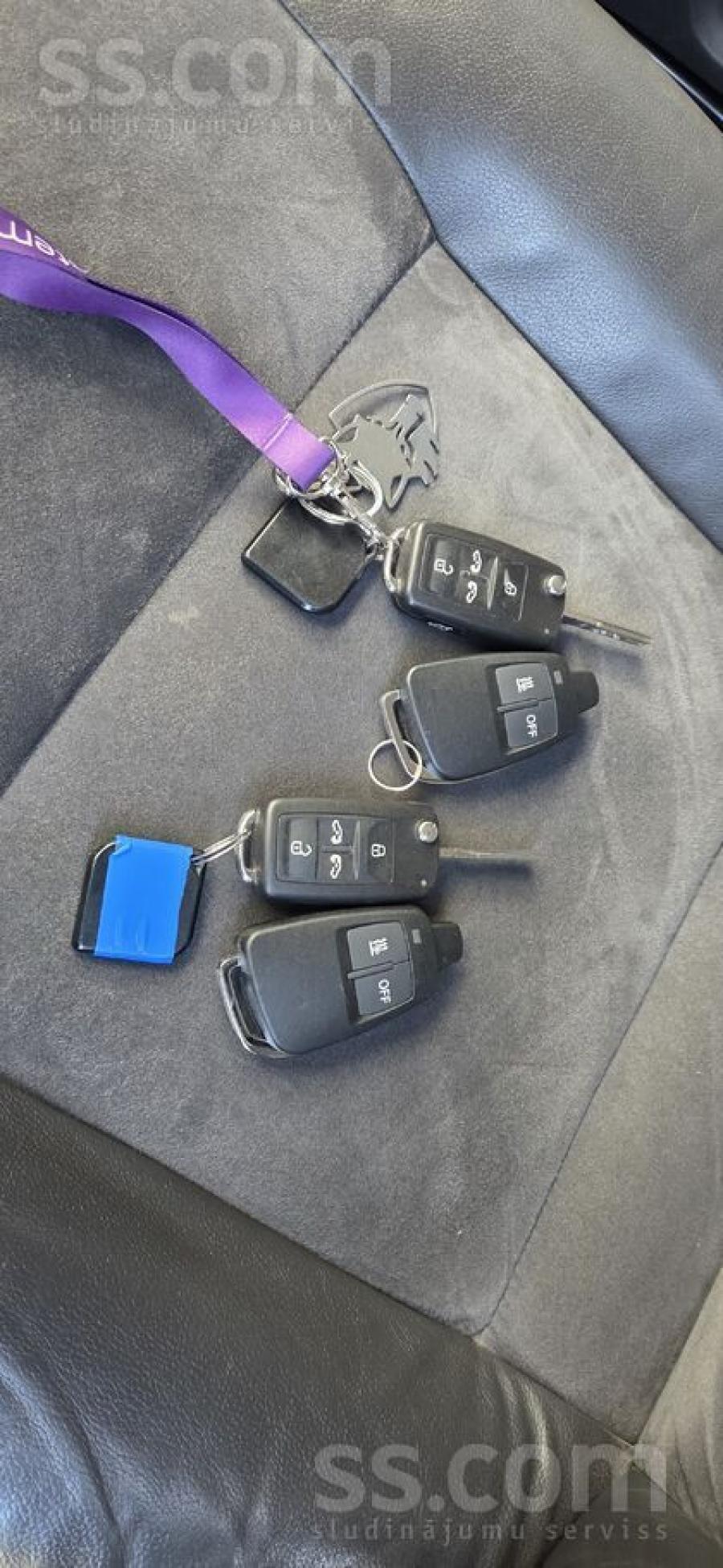 Brūns Volkswagen Multivan 2013 Ogre, ar dzinēja tilpumu 2.00 L un nobraukumu 178 tūkst. km par 19876 €, foto 20 vietnē AUTOMOTO.COM.LV