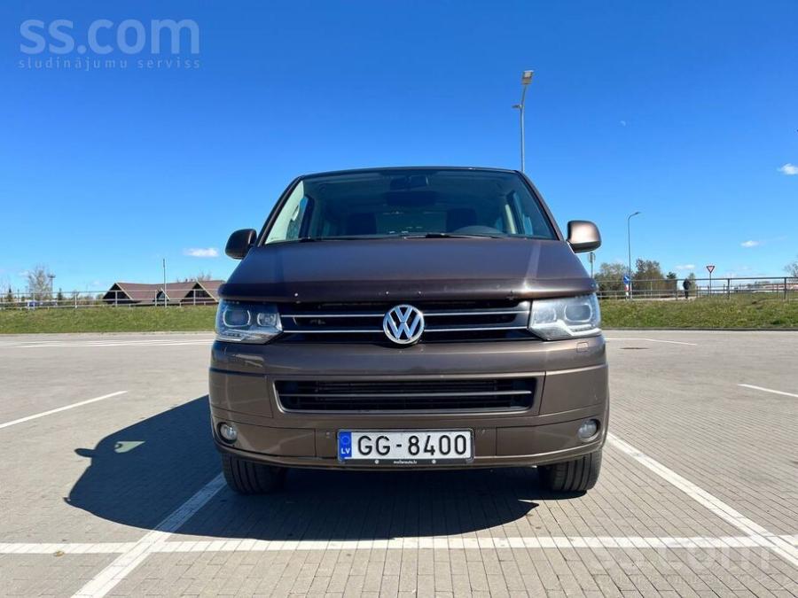 Brown Volkswagen Multivan 2014 in Rezekne, with an engine capacity of 2.00 L and mileage of 357 thousand km for 14500 €, photo 3 on AUTOMOTO.COM.LV