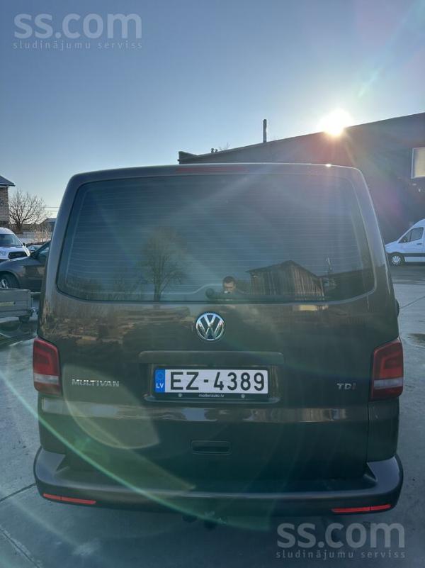 Brown Volkswagen Multivan 2014 in Rezekne, with an engine capacity of 2.00 L and mileage of 226 thousand km for 19400 €, photo 5 on AUTOMOTO.COM.LV