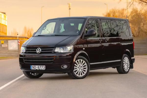 Brown Volkswagen Multivan 2014 in Jelgava, with an engine capacity of 2.00 L and mileage of 298 thousand km for 16900 €, photo 1 on AUTOMOTO.COM.LV