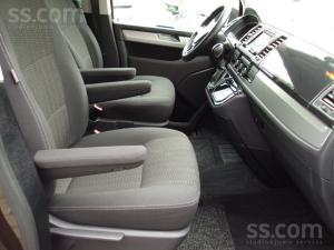 Brown Volkswagen Multivan 2015 in Riga, with an engine capacity of 2.00 L and mileage of 169 thousand km for 24500 €, photo 8 on AUTOMOTO.COM.LV