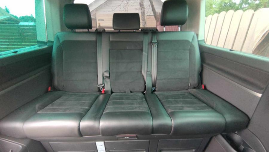 Brown Volkswagen Multivan 2016 in Maardu, with an engine capacity of 0.00 L and mileage of 205 thousand km for 20000 €, photo 3 on AUTOMOTO.COM.LV