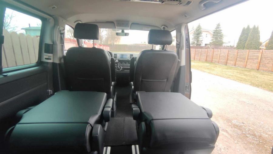 Brown Volkswagen Multivan 2016 in Maardu, with an engine capacity of 0.00 L and mileage of 205 thousand km for 20000 €, photo 7 on AUTOMOTO.COM.LV