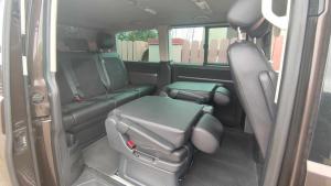Brown Volkswagen Multivan 2016 in Maardu, with an engine capacity of 0.00 L and mileage of 205 thousand km for 20000 €, photo 8 on AUTOMOTO.COM.LV