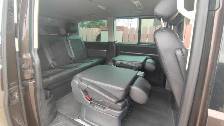Brown Volkswagen Multivan 2016 in Maardu, with an engine capacity of 0.00 L and mileage of 205 thousand km for 20000 €, photo 8 on AUTOMOTO.COM.LV