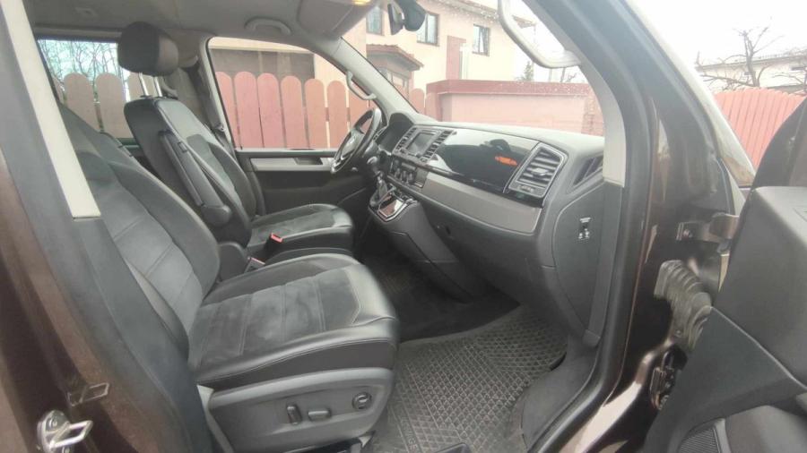 Brown Volkswagen Multivan 2016 in Maardu, with an engine capacity of 0.00 L and mileage of 205 thousand km for 20000 €, photo 24 on AUTOMOTO.COM.LV