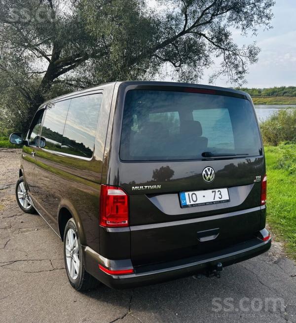 Brown Volkswagen Multivan 2016 in Daugavpils, with an engine capacity of 2.00 L and mileage of 168 thousand km for 27500 €, photo 3 on AUTOMOTO.COM.LV