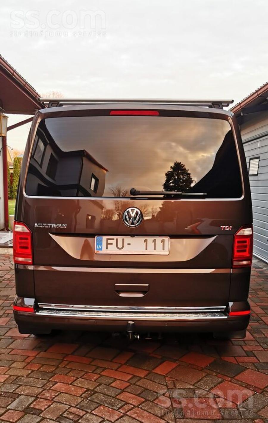 Brown Volkswagen Multivan 2017 in Liepaja, with an engine capacity of 2.00 L and mileage of 193 thousand km for 30500 €, photo 16 on AUTOMOTO.COM.LV