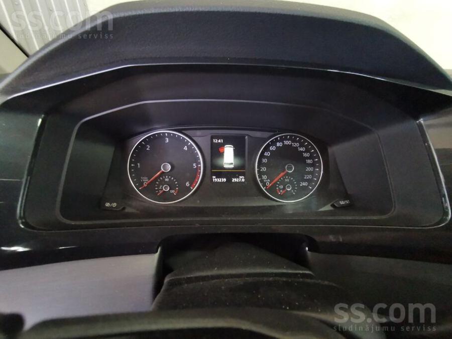 Brown Volkswagen Multivan 2017 in Liepaja, with an engine capacity of 2.00 L and mileage of 196 thousand km for 25500 €, photo 10 on AUTOMOTO.COM.LV