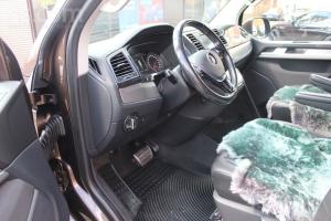 Brūns Volkswagen Multivan 2017 Liepāja, ar dzinēja tilpumu 2.00 L un nobraukumu 196 tūkst. km par 25000 €, foto 9 vietnē AUTOMOTO.COM.LV