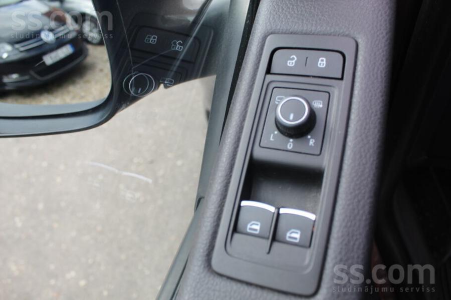 Brūns Volkswagen Multivan 2017 Liepāja, ar dzinēja tilpumu 2.00 L un nobraukumu 196 tūkst. km par 25000 €, foto 17 vietnē AUTOMOTO.COM.LV