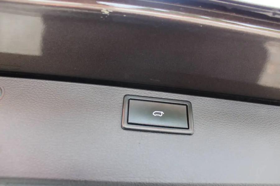 Brūns Volkswagen Multivan 2017 Liepāja, ar dzinēja tilpumu 2.00 L un nobraukumu 196 tūkst. km par 25000 €, foto 7 vietnē AUTOMOTO.COM.LV