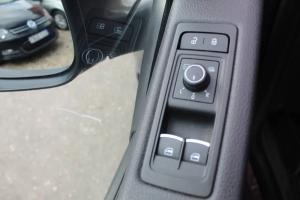 Brūns Volkswagen Multivan 2017 Liepāja, ar dzinēja tilpumu 2.00 L un nobraukumu 196 tūkst. km par 25000 €, foto 17 vietnē AUTOMOTO.COM.LV